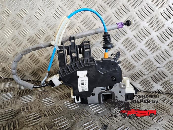 Front door lock mechanism 4-door, right Mercedes CLA 2.2 CLA-220 CDI ...