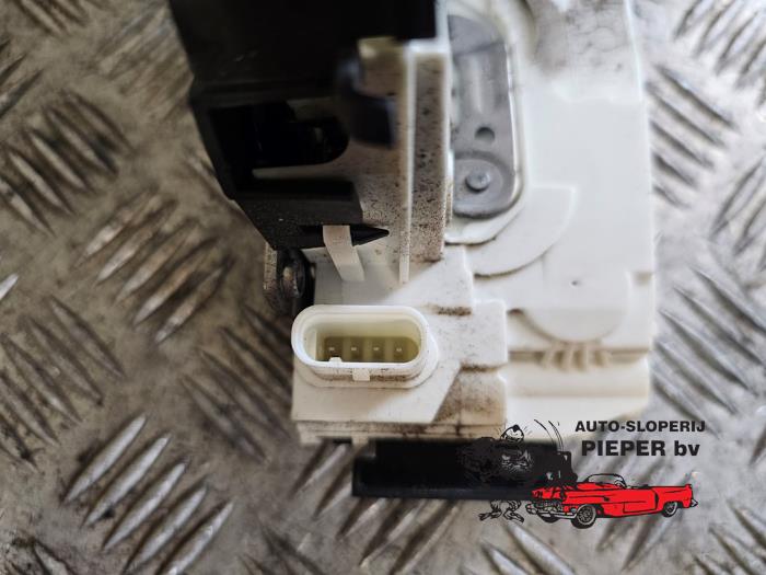 Front door lock mechanism 4-door, right Mercedes CLA 2.2 CLA-220 CDI ...