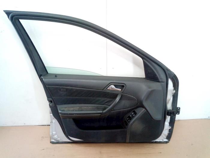 Door 4-door, front left Mercedes C 2.0 C-200K 16V 744 - A2037200105
