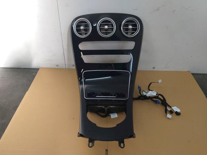 Mercedes W204 Consoles centrales stock | ProxyParts.fr