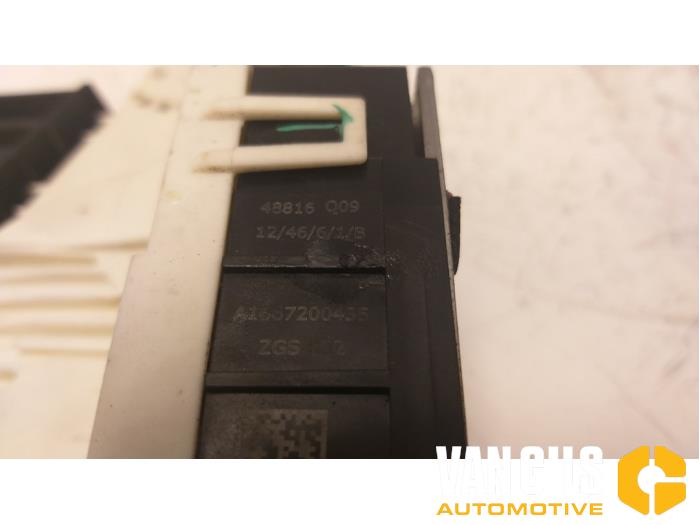 Front door lock mechanism 4-door, right Mercedes A-Klasse - A1667200435