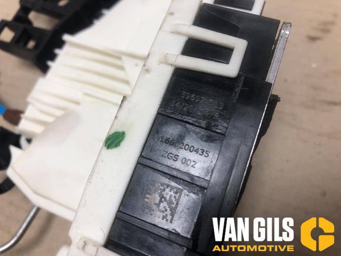 Front door lock mechanism 4-door, right Mercedes A 1.5 A-180 CDI, A ...