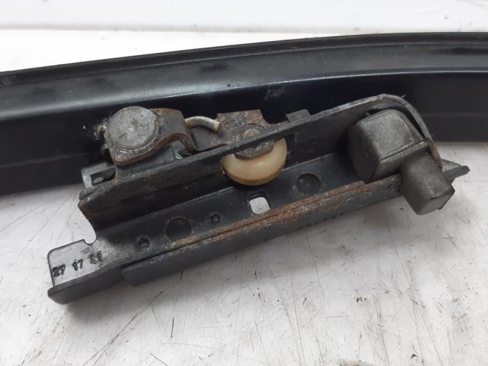 Sliding door rail, right Renault Kangoo Express 1.5 dCi 75 FAP - 8200497640