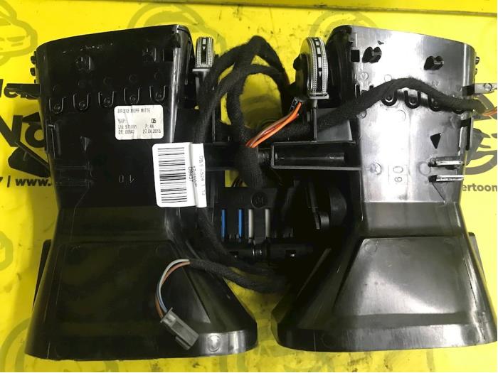 Dashboard vent Mercedes E E-220 CDI 16V BlueEfficiency - COMPLETESET