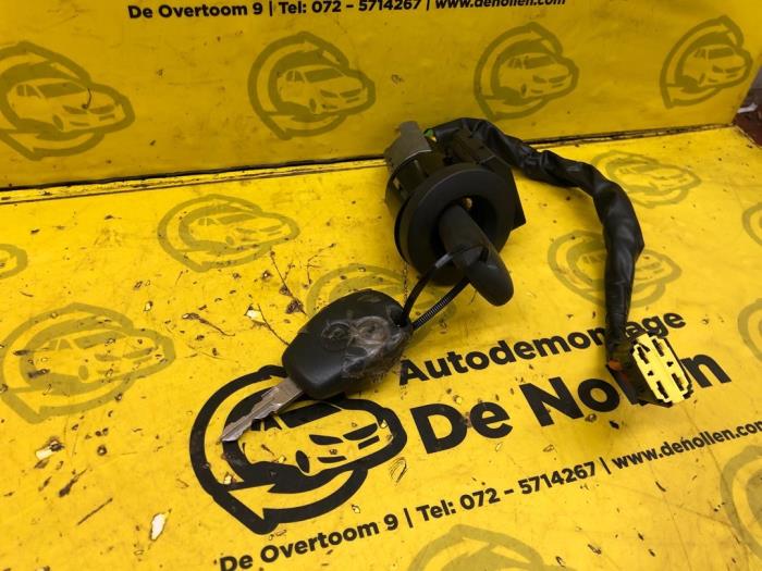 Ignition lock + key Dacia Sandero 1.2 16V - 487002447R