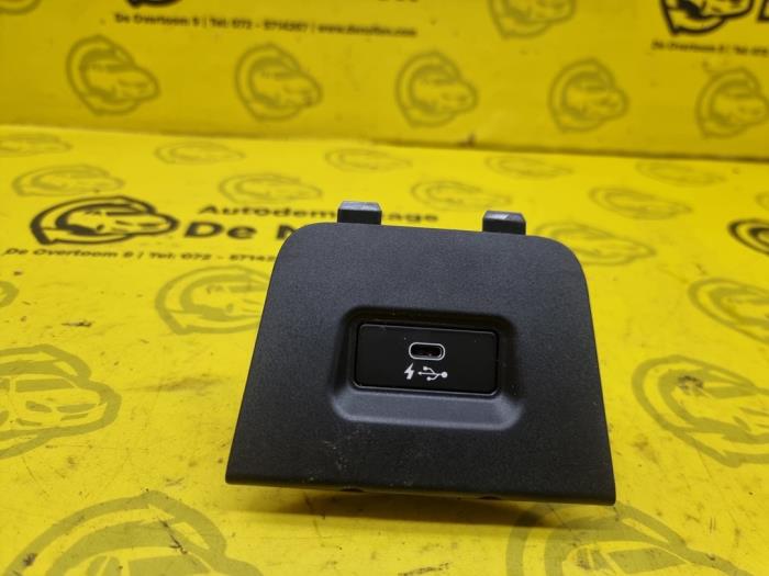 USB-Stecker mei oe-nummer 84108711939 Vorrat | ProxyParts.de