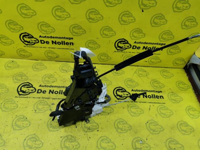 Front door lock mechanism 4-door, right Mercedes A 2.0 A-160 CDI 16V 5 ...