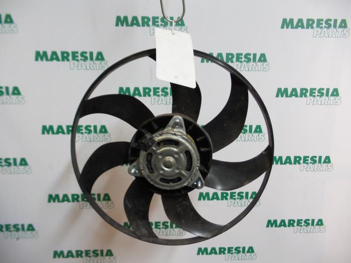 Fan motor Fiat Grande Punto 1.4 - 55701410 - Maresia Parts