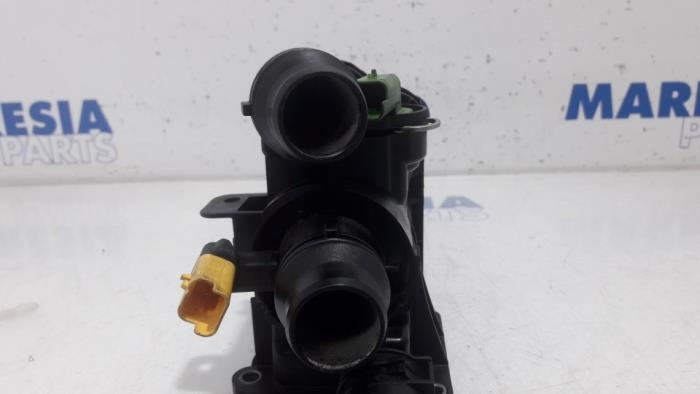 Thermostat housing Peugeot 2008 1.2 12V e-THP PureTech 110 - 9807198480 HNZ