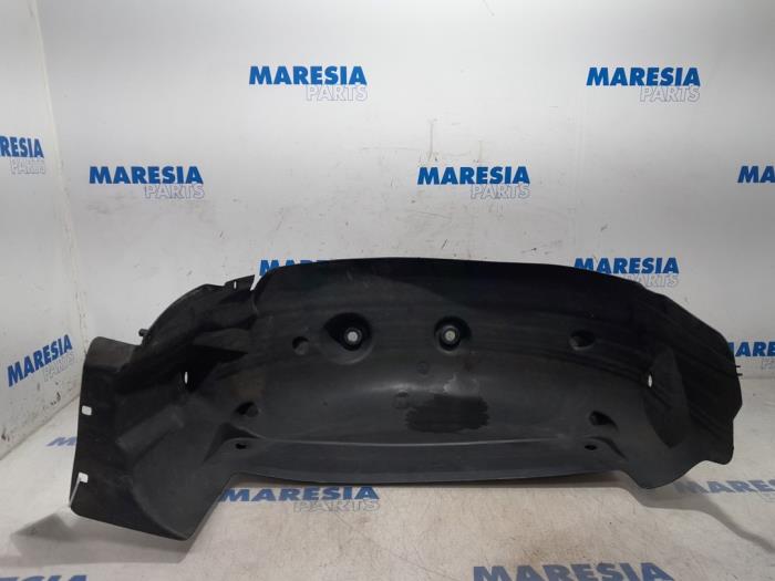 Renault Trafic Passages de roue stock | ProxyParts.fr