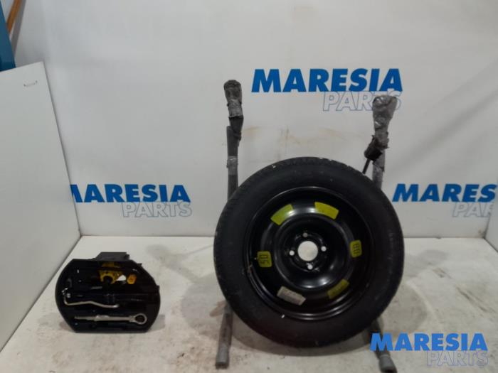 Peugeot 3008 Kits de cric + Roues de secours stock
