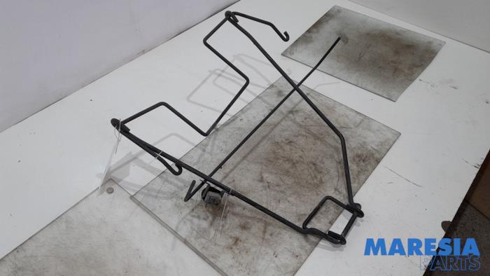 Spare wheel holder Renault Kangoo Express 1.5 dCi 75 FAP - 8200428486