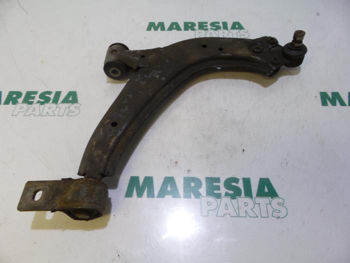 Front lower wishbone, right Citroen Xsara Picasso 1.6 - 3521E5