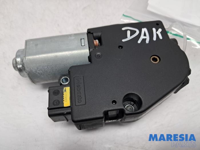 Sunroof motor Peugeot 5008 I 1.6 HDiF 16V - 8401WH WEBASTO