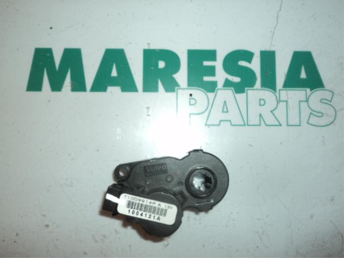Clapet chauffage moteur Peugeot 208 1.6 e-HDi FAP - T1009914PA VALEO