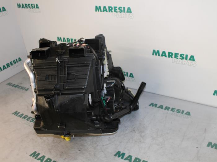 Boîtier chauffage Renault Grand Scénic III 1.4 16V TCe 130 - 272700017R