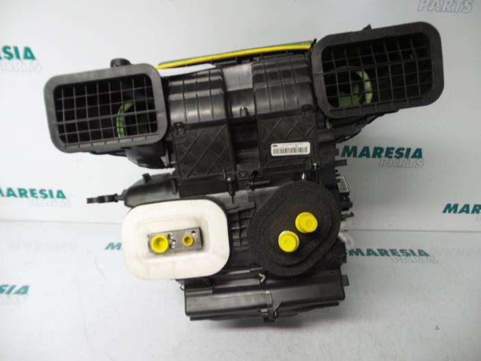 Boîtier chauffage Renault Scénic III 1.4 16V TCe 130 - 272700017R