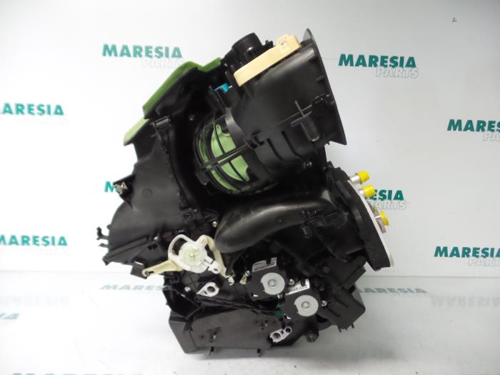 Boîtier chauffage Renault Scénic III 1.4 16V TCe 130 - 272700017R