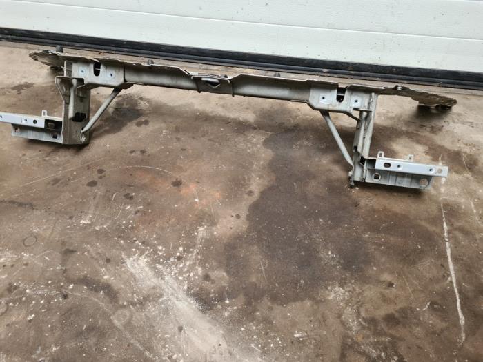 Front panel Landrover Range Rover Evoque 2.2 TD4 16V 5-drs. - LR048041