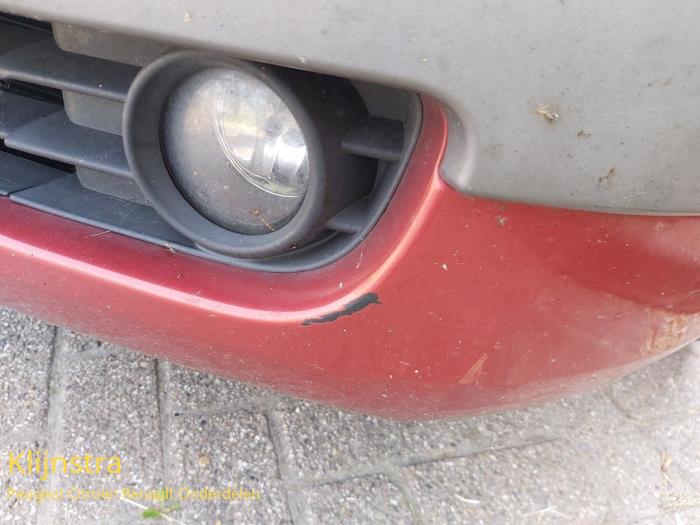 Front bumper Renault Megane II 1.4 16V 98 TEB76 - 7701474484