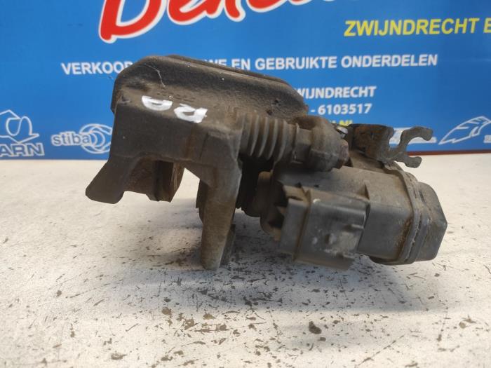 Rear brake calliper, right BMW 5 serie Touring 520d 16V - 34216793042 ...