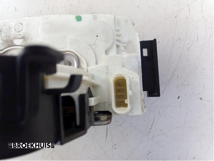 Front door lock mechanism 4-door, right Mercedes A 1.8 A-200 CDI 16V ...