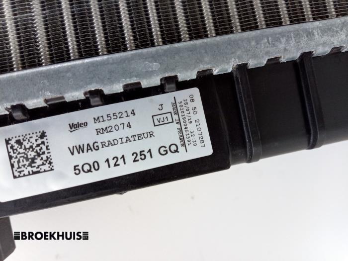 Radiator from a Skoda Octavia Combi (5EAC) 1.5 TSI Evo 16V 2020