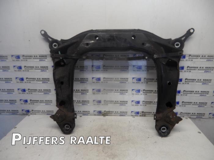 Subframe Audi A4 Avant 2.4 V6 30V - 8E0399313 BDV