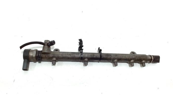 Fuel distributor Mercedes C-Klasse - A6460701095 OM646963