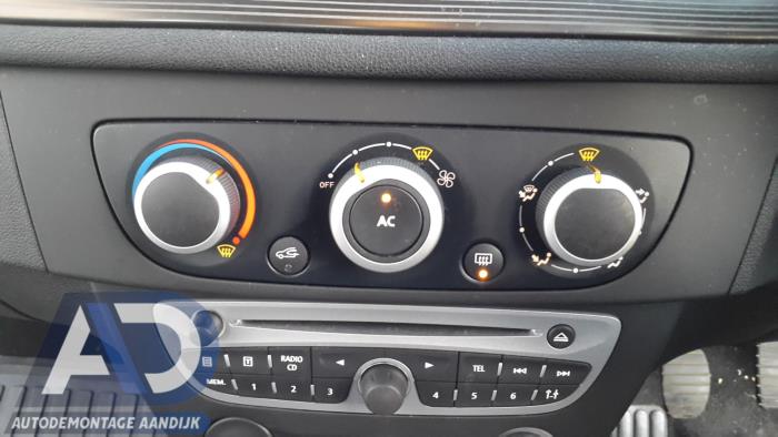 Renault Megane Air conditioning control panels stock
