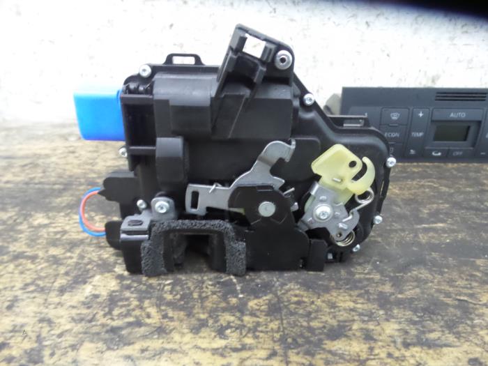 Serrure portière mécanique 2portes droite Volkswagen Polo - 3B2837016AA