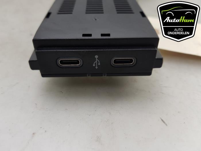Conexión AUX-USB Volkswagen Polo VI 1.0 TSI 12V - 2G6035736 VW-AG