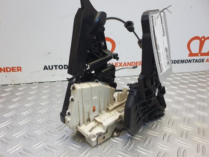 Door lock mechanism 2-door, left Mercedes A 2.0 A-160 CDI 16V 3-Drs ...