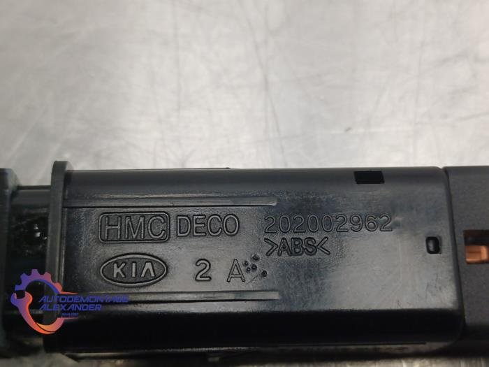 ESP switch Kia Cee'd 2.0 CRDi 16V - 202002962 KIA