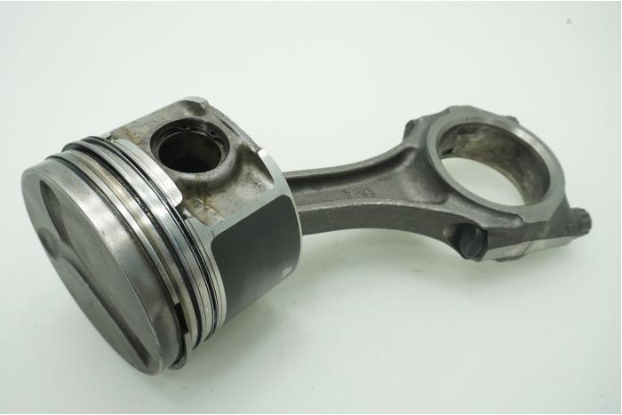 Connecting rod Nissan Terrano II 2.7 TD - TD27000 TD2700 Connecting rod Nissan Terrano II 2.7 TD - TD27000 TD2700