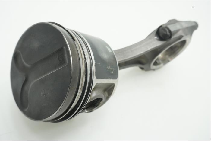 Connecting rod Nissan Terrano II 2.7 TD - TD27000 TD2700 Connecting rod Nissan Terrano II 2.7 TD - TD27000 TD2700