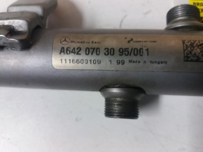 Fuel distributor Mercedes E E-300 CDI V6 24V BlueEfficiency ...