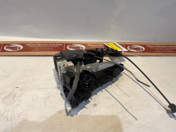 Front door lock mechanism 4-door, right Mercedes B 1.7 B-170 16V ...