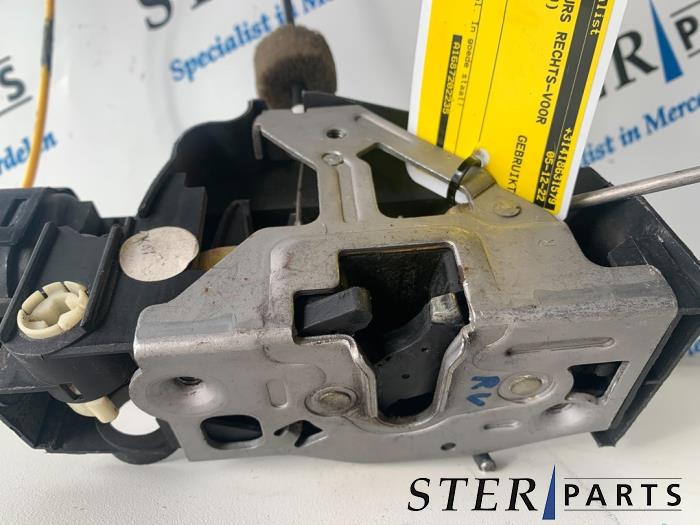 Front door lock mechanism 4-door, right Mercedes A 1.6 A-160 - A1687202235