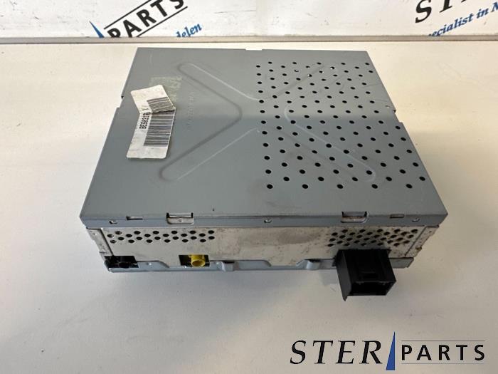 Radio amplifier Mercedes E Combi 3.0 E-280 CDI V6 24V - A2118706689 BECKER