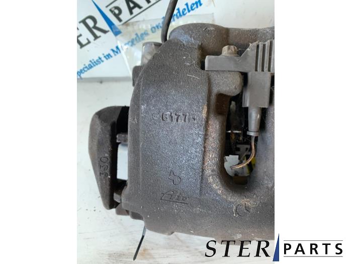 Front brake calliper, right Mercedes R 3.0 320 CDI 24V 4-Matic ...
