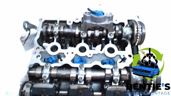 Cylinder head BMW 1 serie 118i 1.5 TwinPower 12V - 11122118965 B38B15A