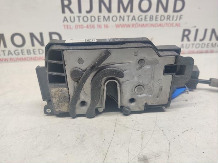 Front door lock mechanism 4-door, right Mercedes C C-160 1.6 16V ...