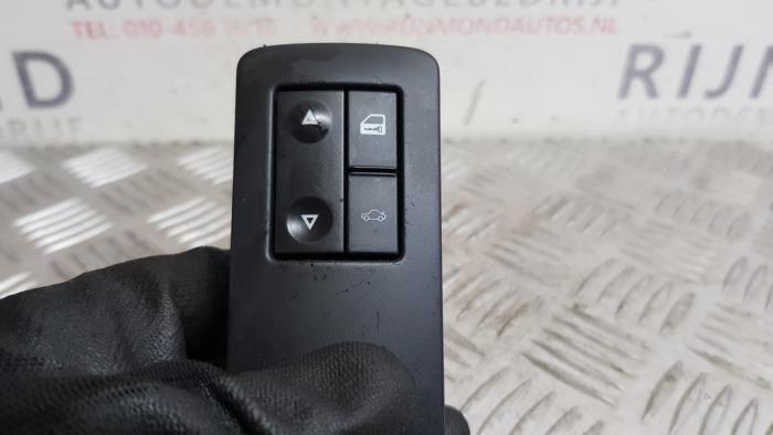 Electric window switch Opel Vectra C GTS 2.2 16V - 24453571