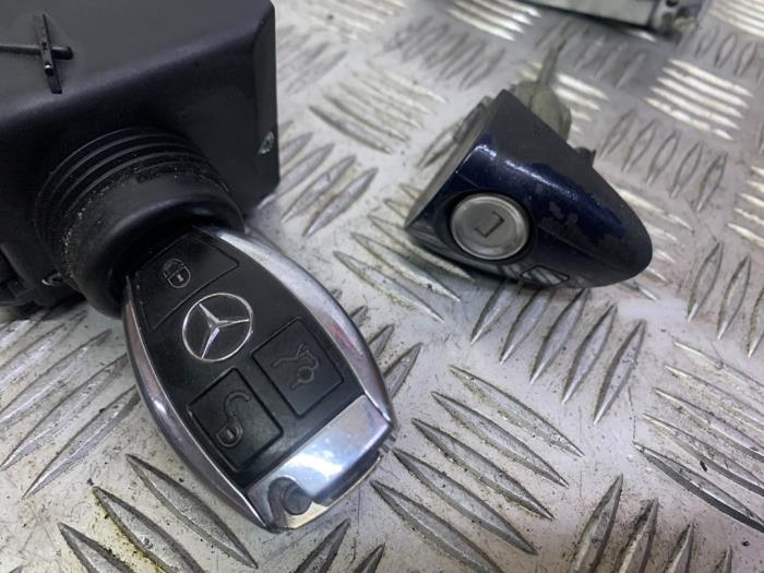 Ignition lock + computer Mercedes C 2.2 C-200 CDI 16V - A6111532779 611962