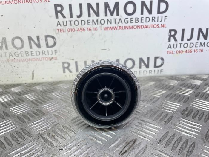 Audi A3 Sportback (8VA/8VF) 1.4 TFSI 16V Kratki wentylacyjne deski rozdzielczej zapas magazynowy