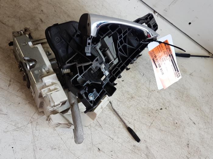 Rear door lock mechanism 4-door, left Mercedes A 2.0 A-200 CDI 16V 5 ...