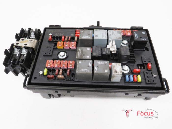 Fuse Box Opel Astra J Sports Tourer 1 3 CDTI 16V EcoFlex 13343765 GM fuse-box-opel-astra-j-sports-tourer-1-3-cdti-16v-ecoflex-13343765-gm