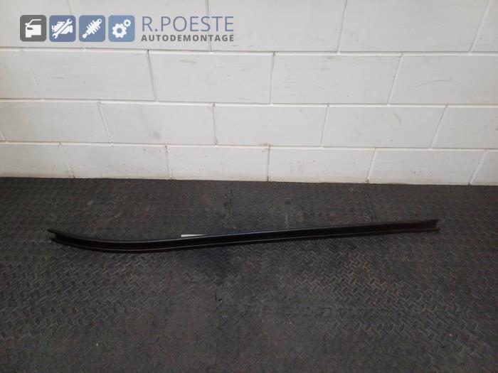 Rails porte coulissante droite avec numéro d'article A906766 stock
