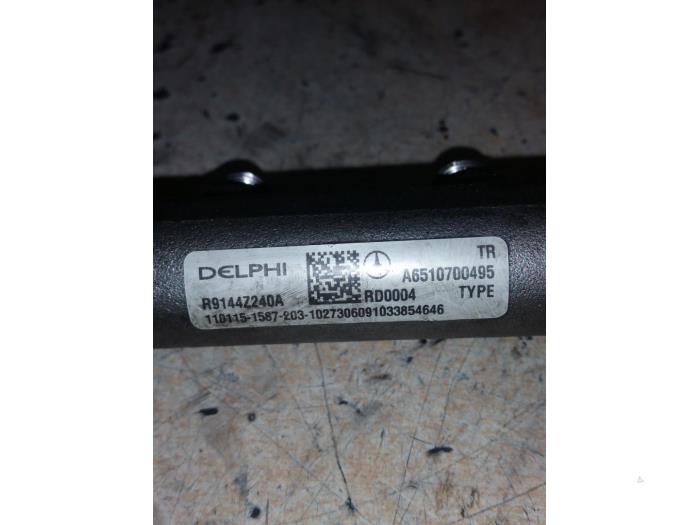 Fuel injector nozzle Mercedes C C-220 d 2.2 16V 4-Matic - A6510700495 ...